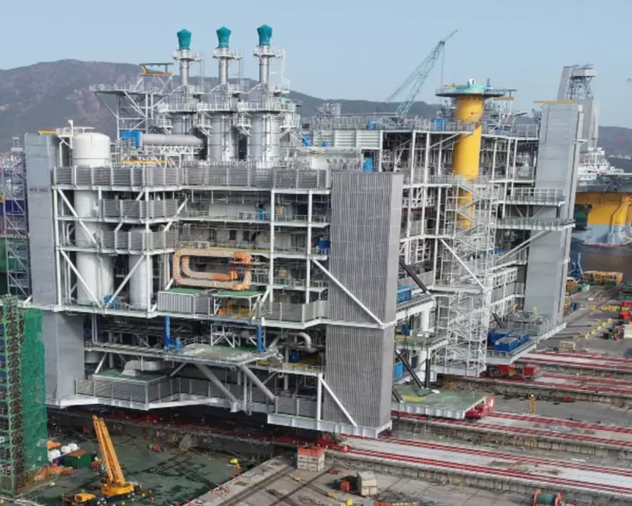 Topside load-out services and track record | Mammoet