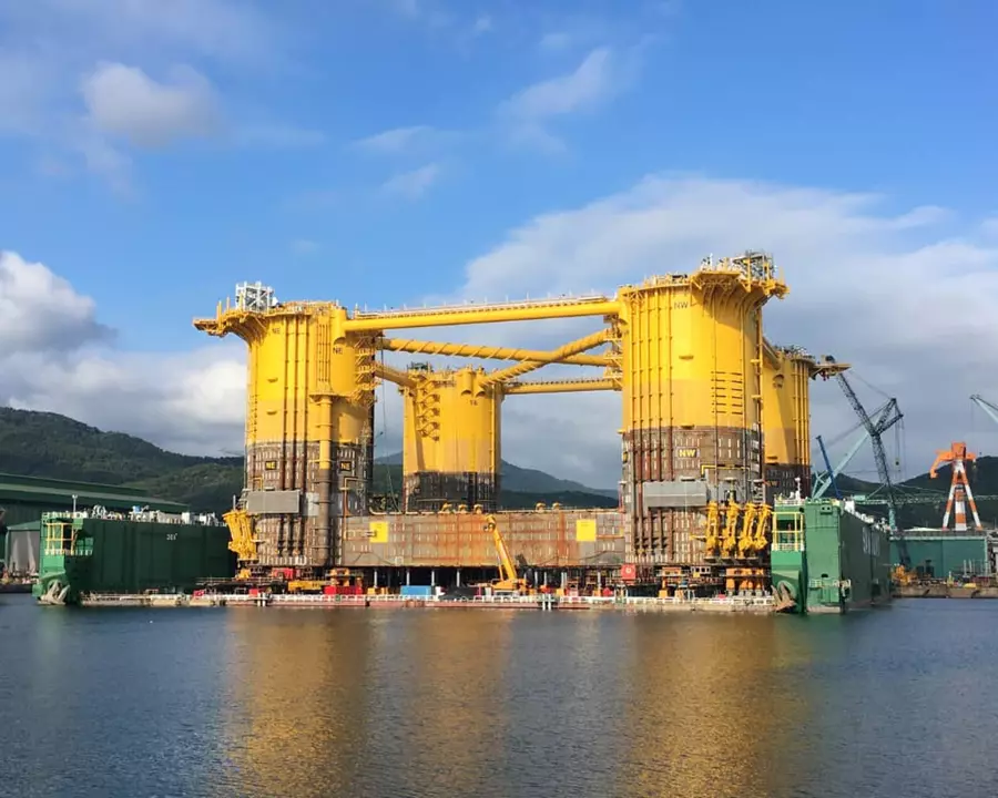 Hull load-out in South Korea | Mammoet case study
