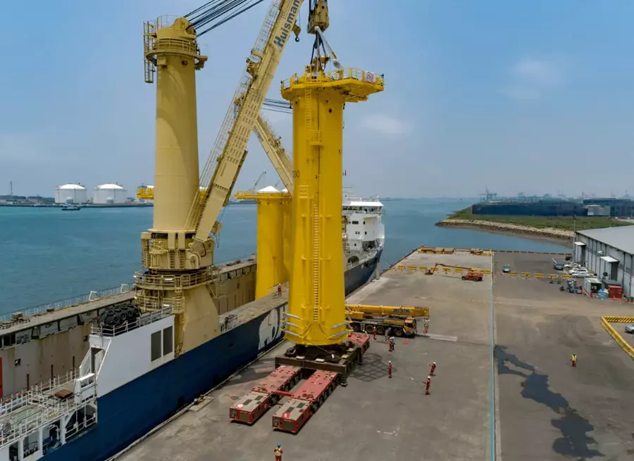 Monopile marshaling services | Mammoet