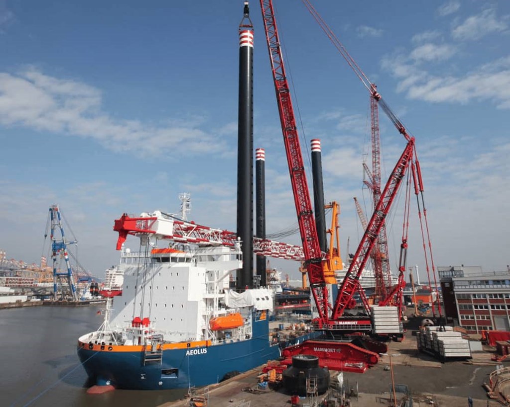 Aeolus vessel's spudcans installation | Mammoet case study