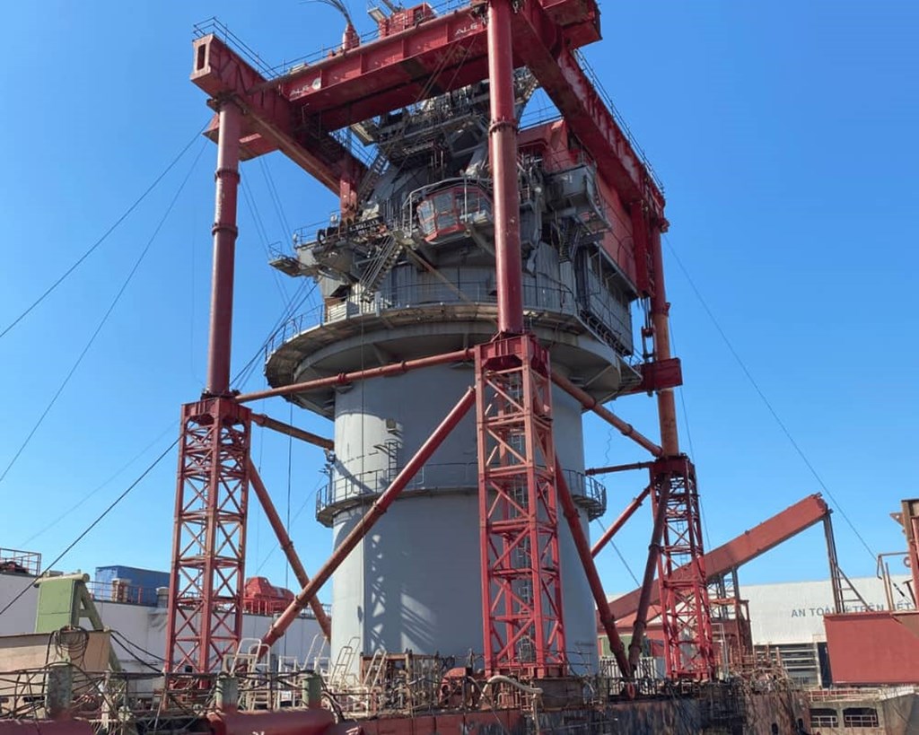 Custom gantry operation in Vietnam | Mammoet case study