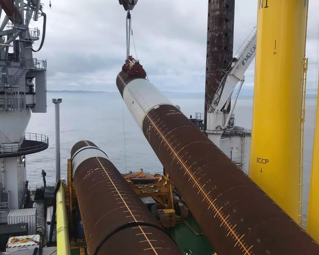 Monopile upending operation | Mammoet case study