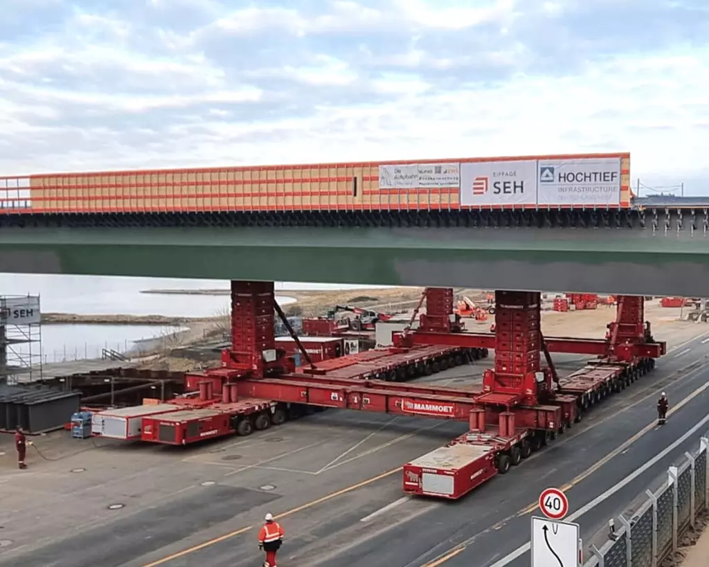 Bridge installation expertise and experience | Mammoet