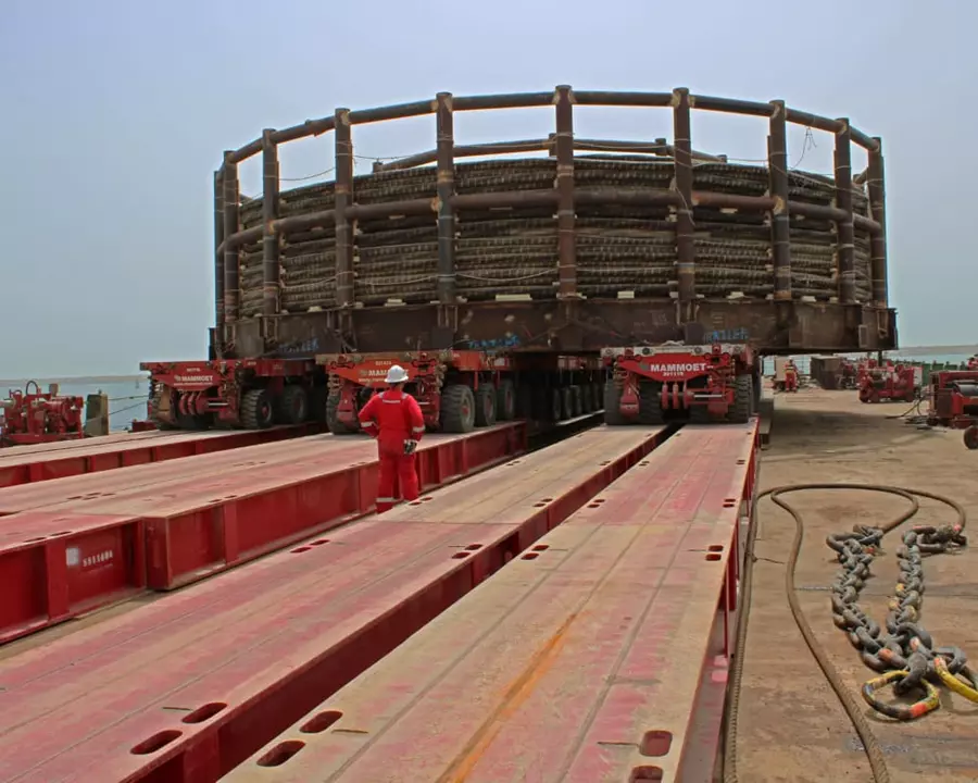 Self propelled modular transporter - SPMT | Mammoet