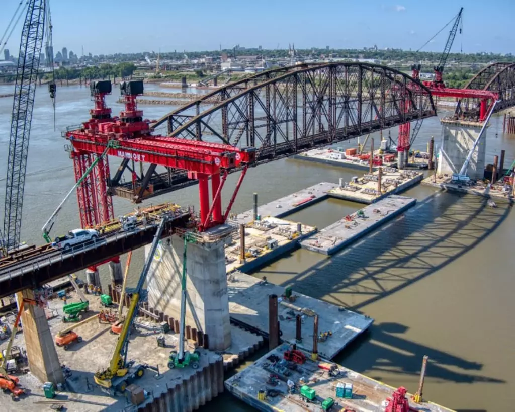 Bridge rehabilitation in Missouri | Mammoet case study