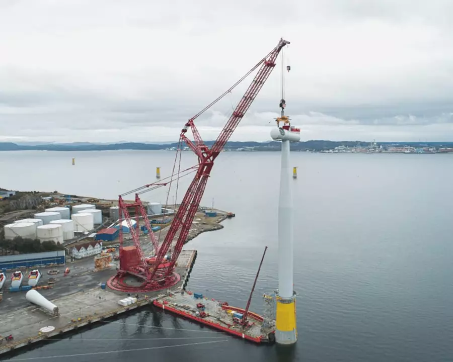World's largest floating offshore wind farm | Mammoet case study