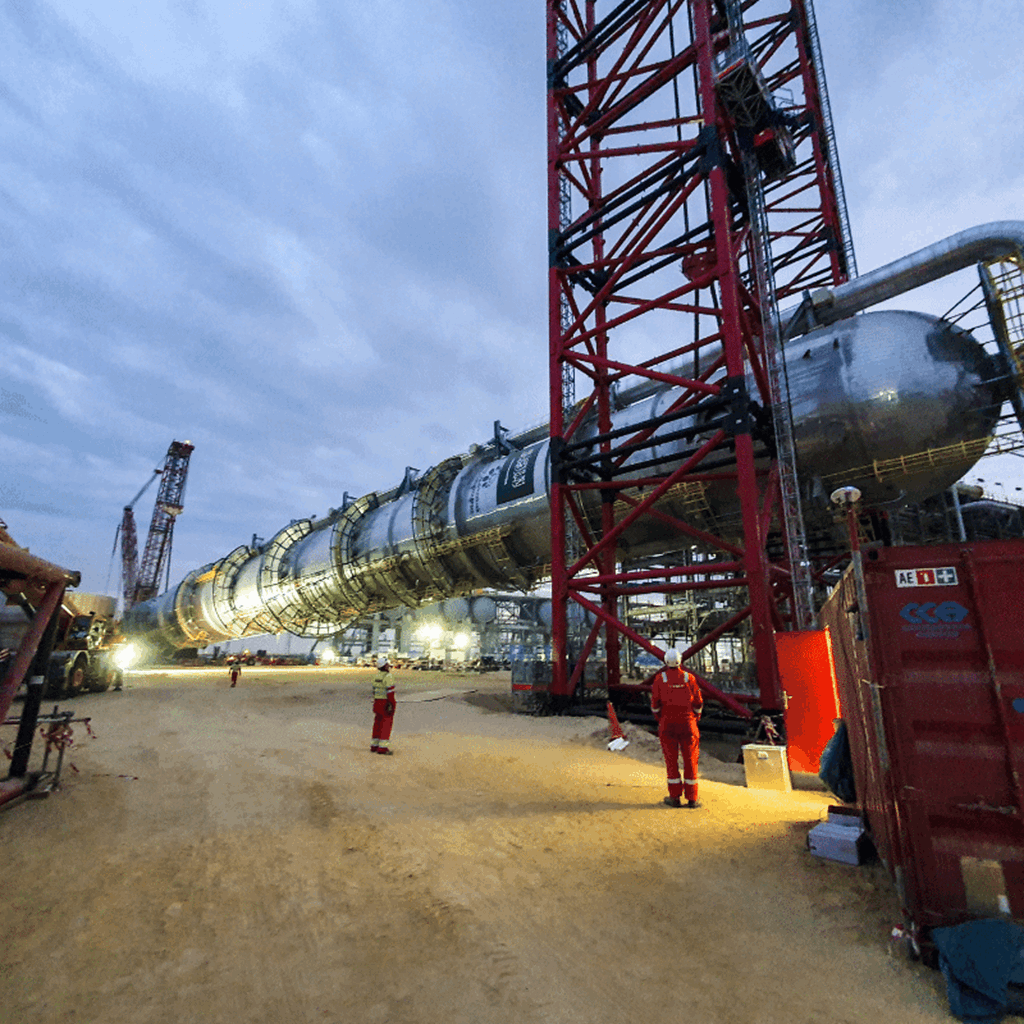 World’s largest PDH plant construction project streamlined | Mammoet ...
