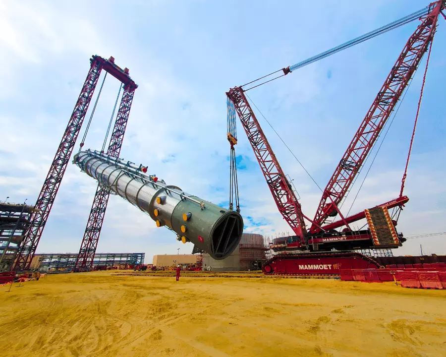 World’s largest PDH plant construction project streamlined | Mammoet ...