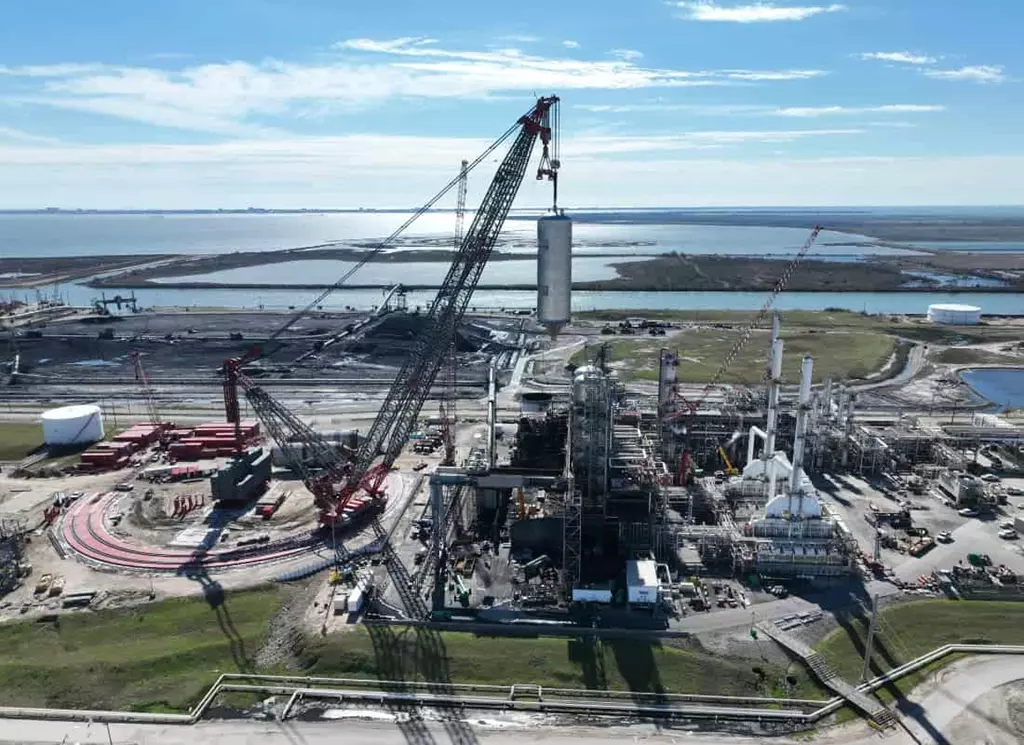 Coke drums replacement | Mammoet case study