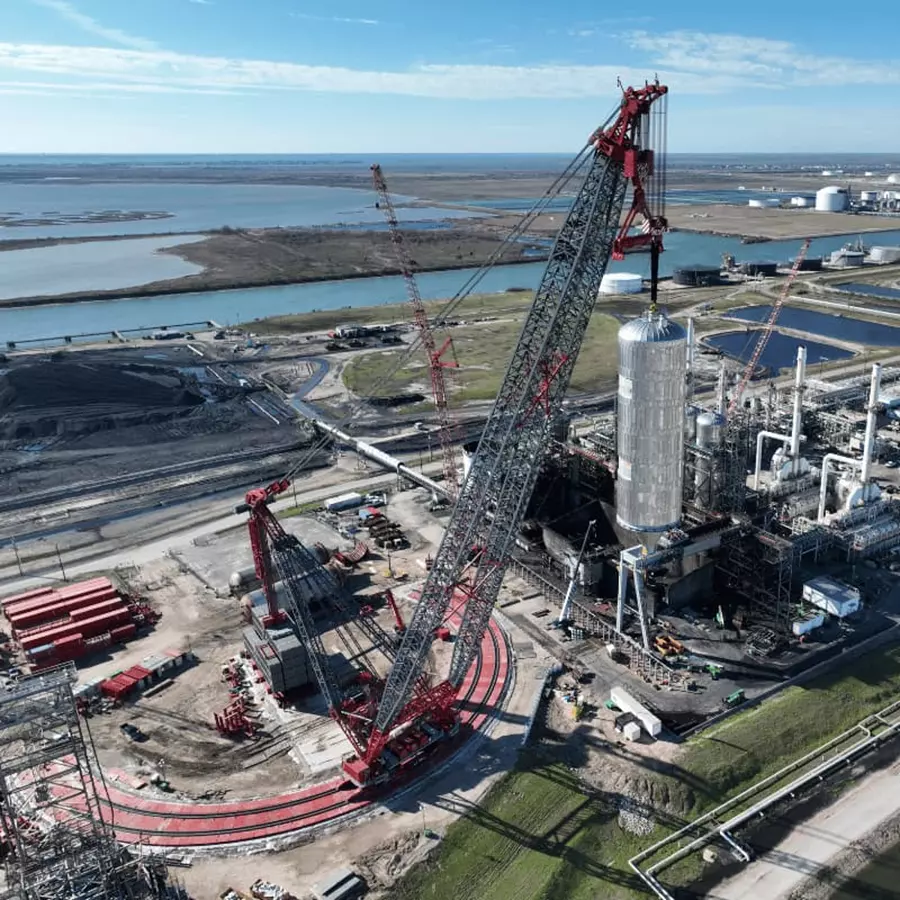 Coke drums replacement | Mammoet case study