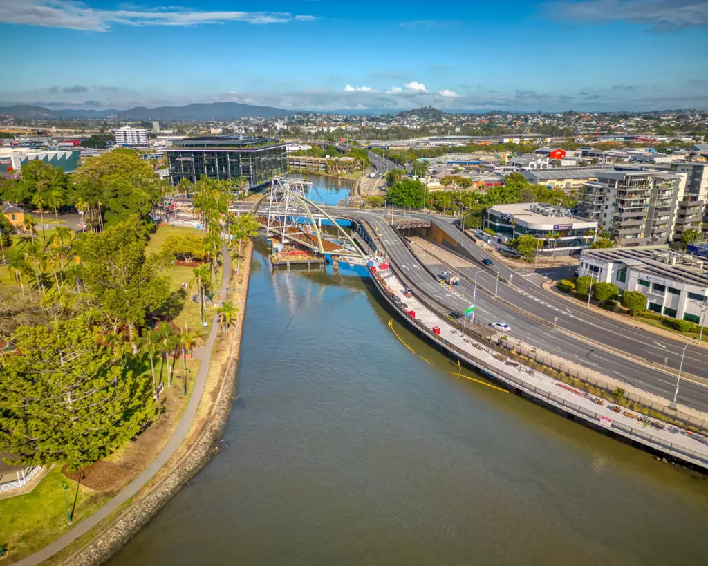 Brisbane active transport bridge installed with minimal disruption ...