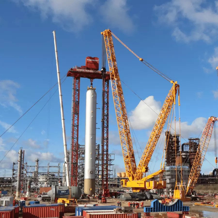Record-breaking reactor installation for Lithuanian refinery | Mammoet ...