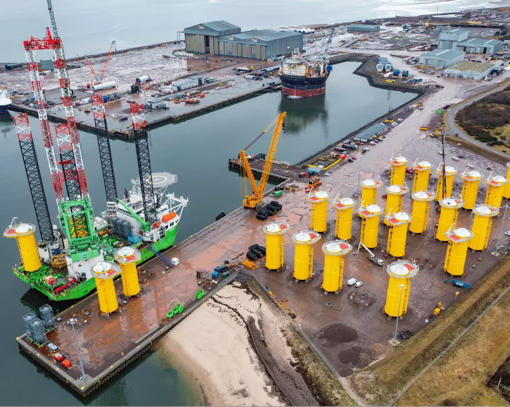 Crane and SPMT transfer decrease downtime for TP load-in | Mammoet case ...