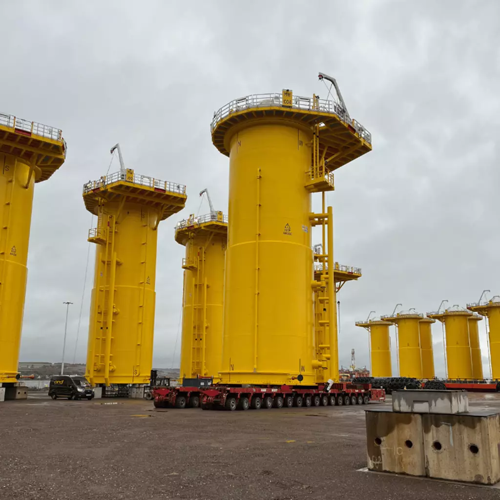 Crane and SPMT transfer decrease downtime for TP load-in | Mammoet case ...