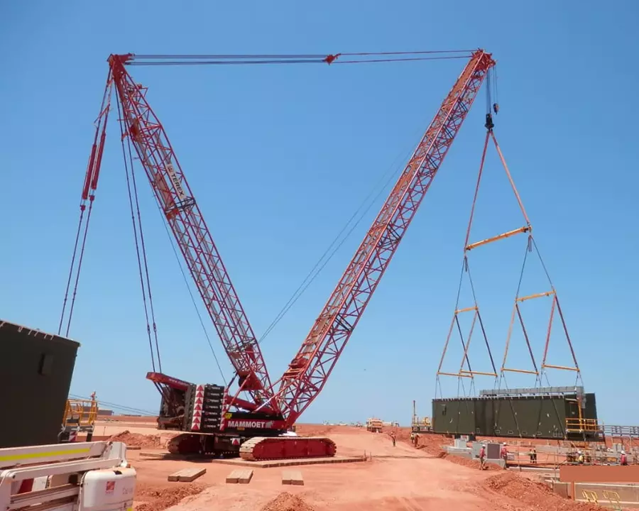 CC 2400-1 crawler crane | Mammoet equipment