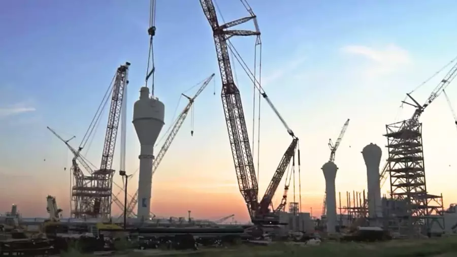 LR 13000 crawler crane | Mammoet equipment