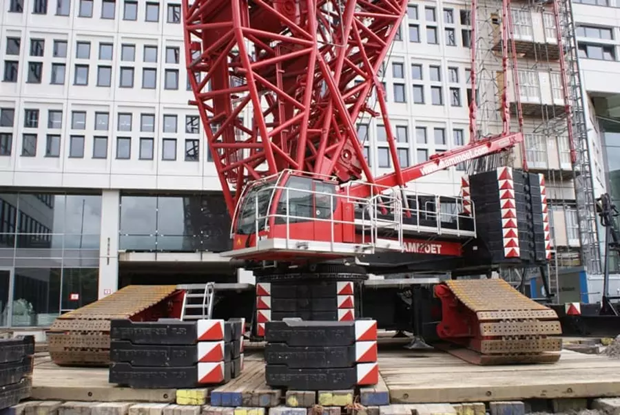 LR 1600-2 crawler crane | Mammoet equipment