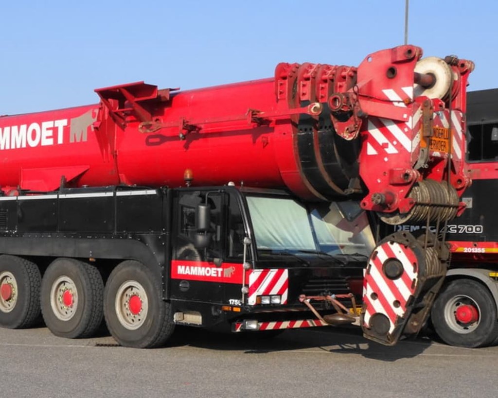AC 700 all terrain mobile crane | Mammoet equipment