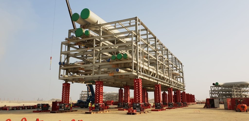 Mega Jack 300 system | Mammoet equipment