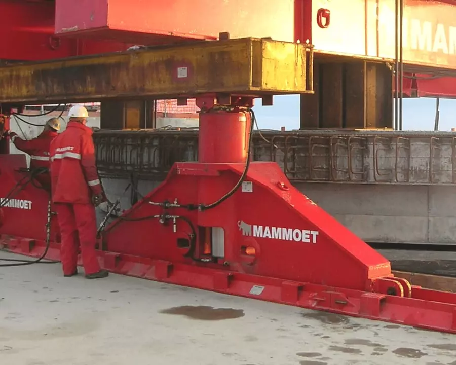 Skidding systems for extreme heavy loads | Mammoet equipment