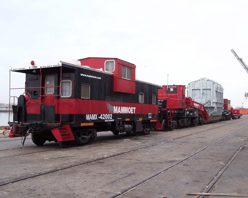 Heavy-duty rail cars | Mammoet equipment