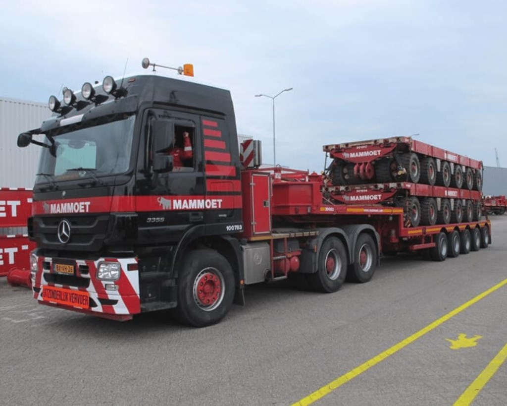 Mercedes-Benz Titan 4160 SLT | Mammoet equipment